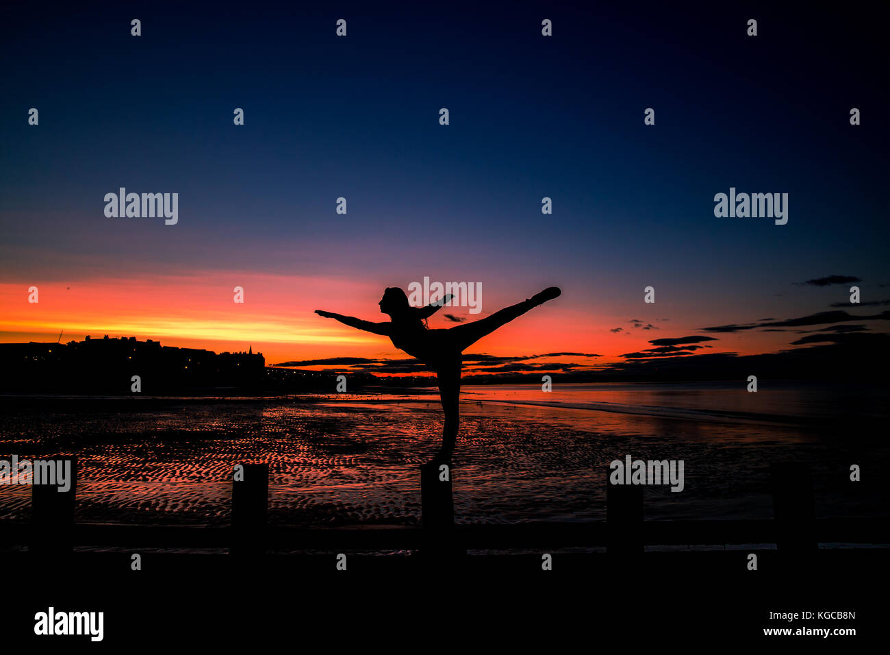 Dance sunset beach woman hi-res stock photography and images - Alamy