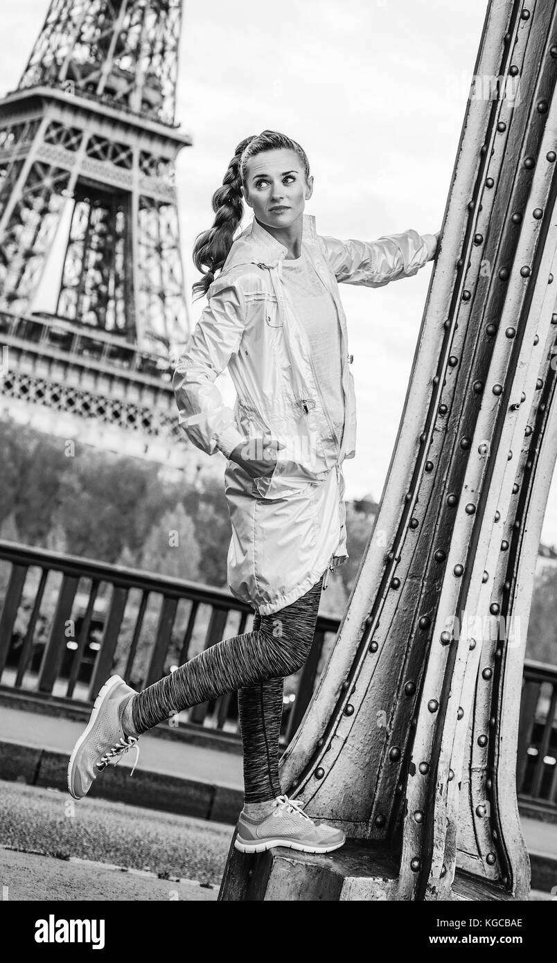 Year round fit & hip in Paris. young healthy woman against Eiffel tower ...