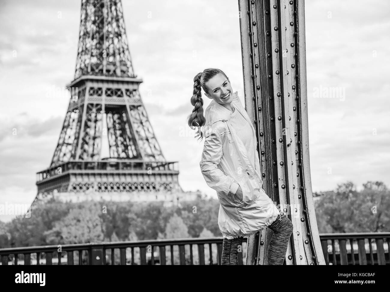 Year round fit & hip in Paris. Portrait of happy young fitness woman ...