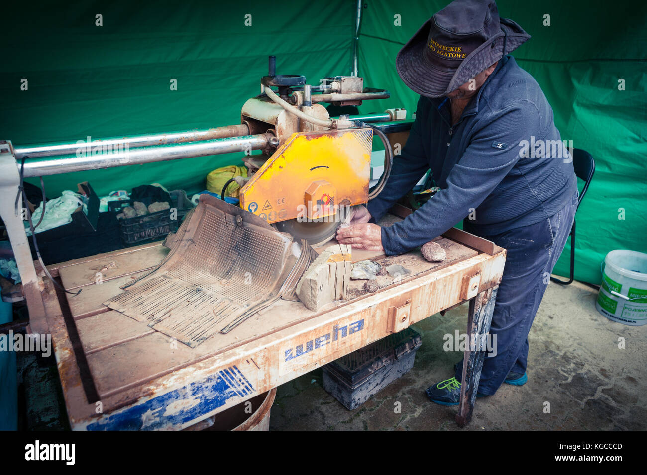 Hand cutting stone hi-res stock photography and images - Alamy