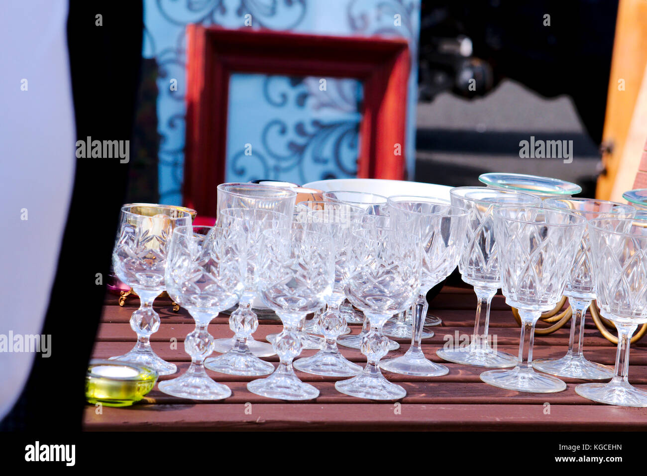 Various glassware on a market stall Stock Photo - Alamy