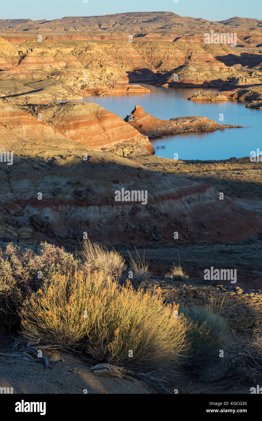 Lake and badlands in the Bighorn Basin of Wyoming Stock Photo - Alamy