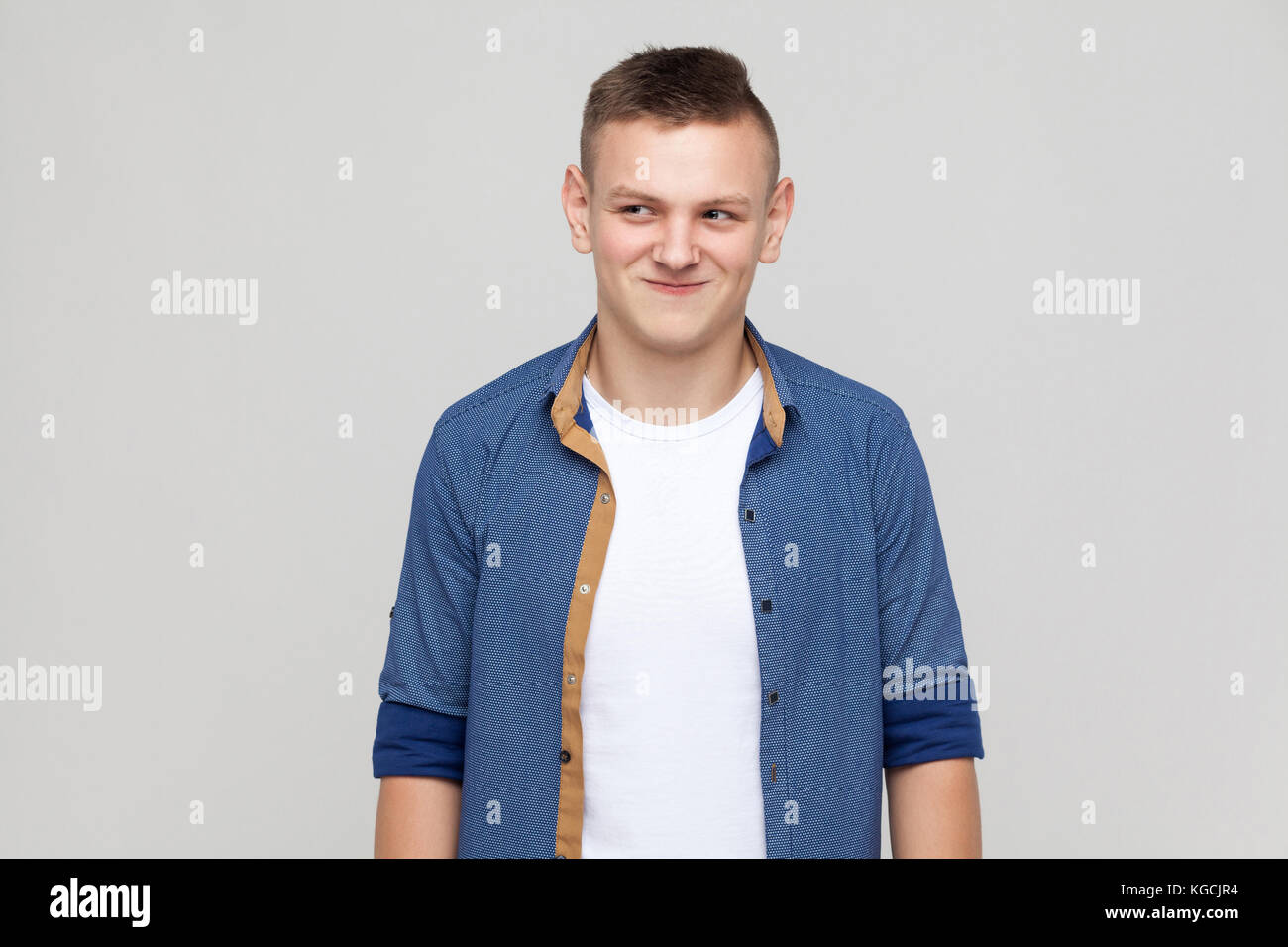 Boy looking left hi-res stock photography and images - Alamy