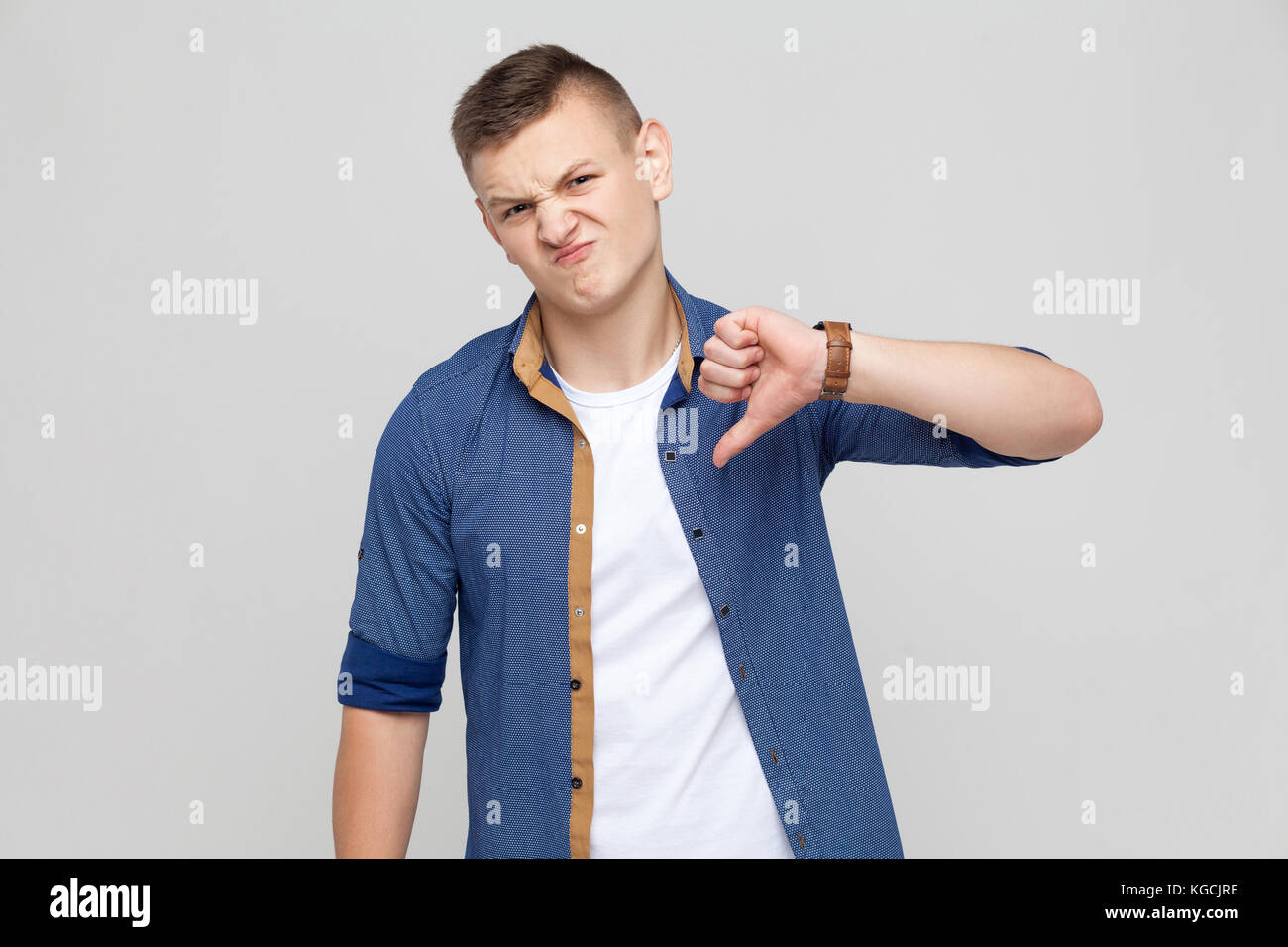 Disagree face expression hi-res stock photography and images - Alamy