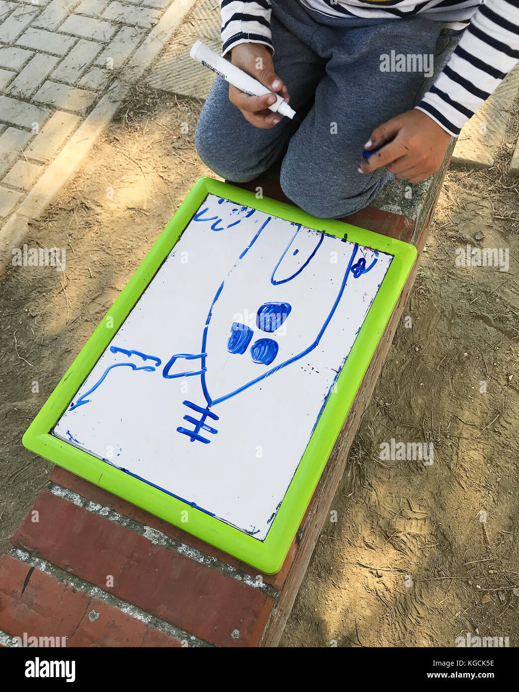 Student drawing hi-res stock photography and images - Alamy