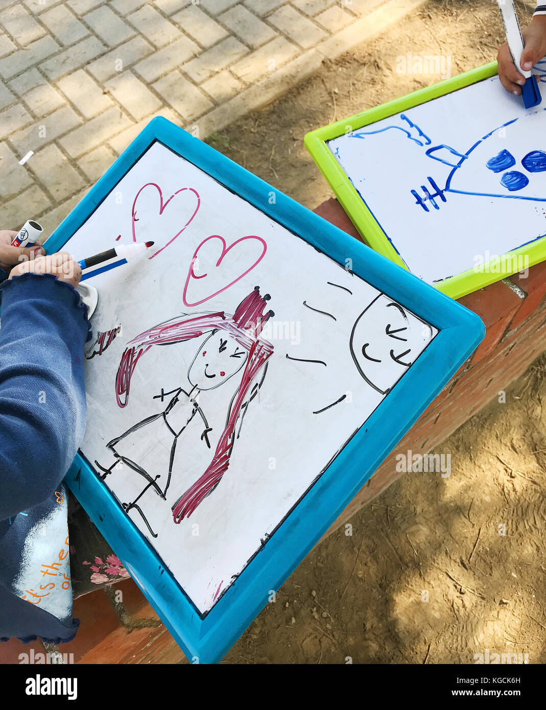 Student drawing in class hi-res stock photography and images - Alamy