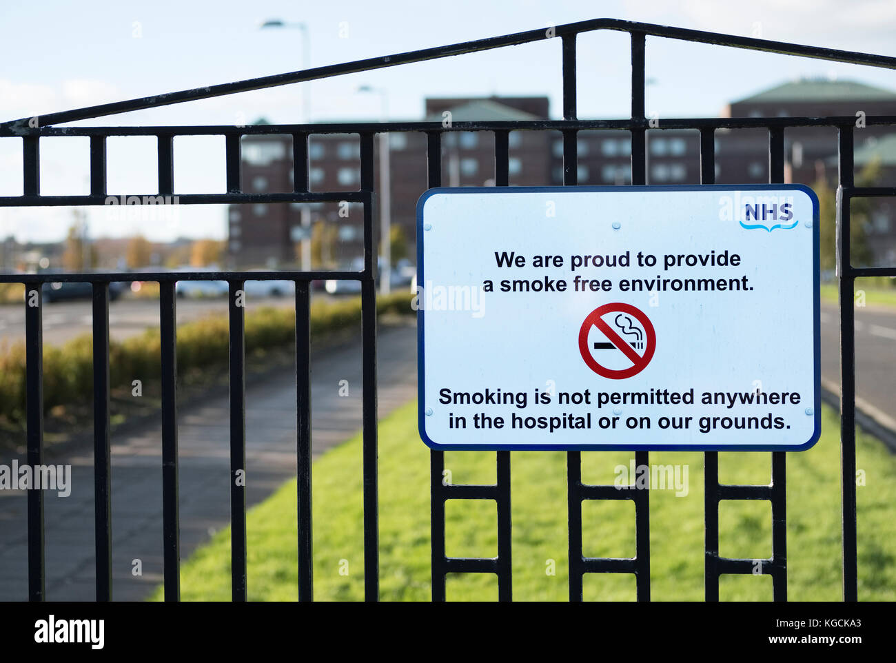 Hospital no smoking sign hi-res stock photography and images - Alamy