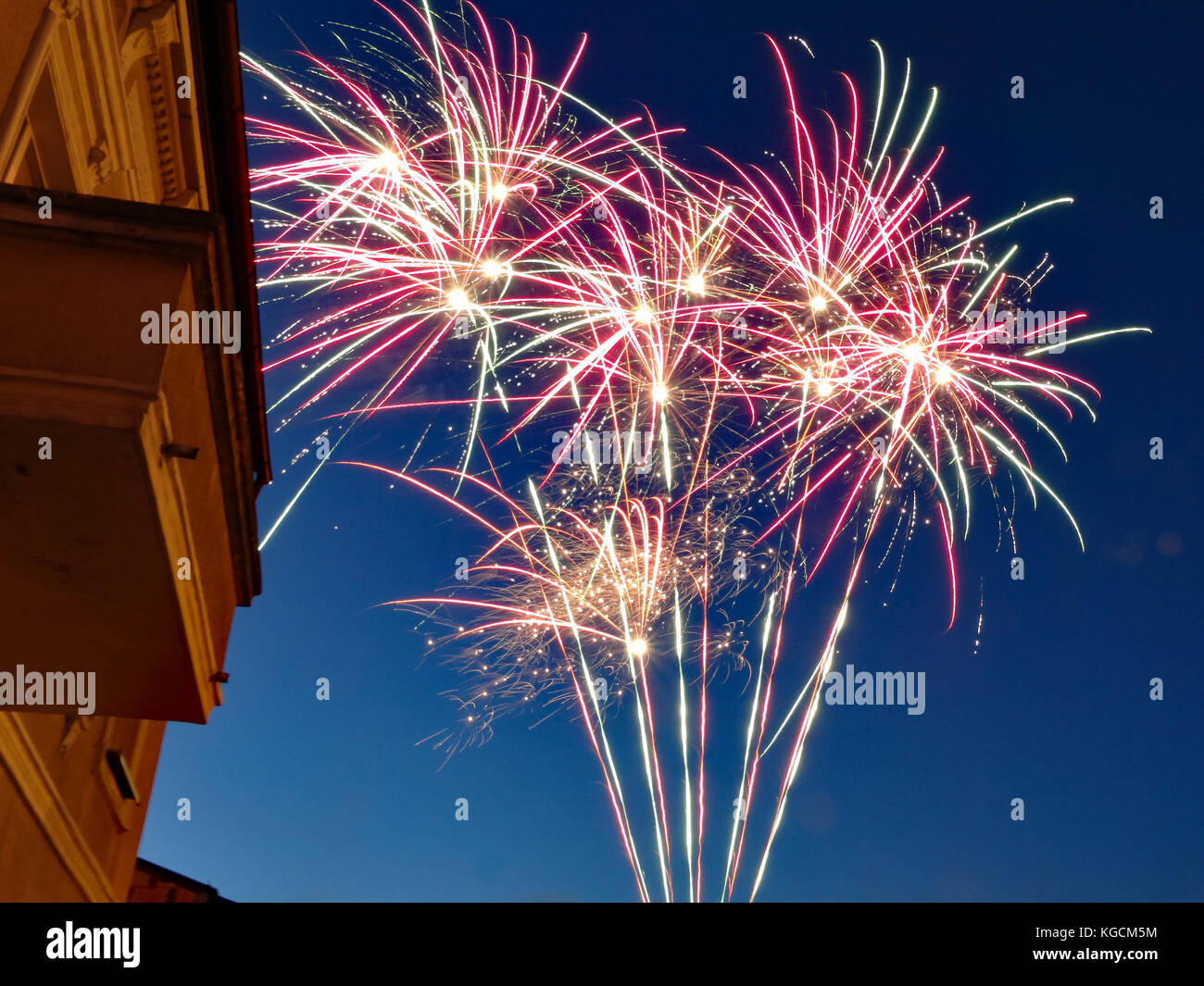 Red white blue fireworks hi-res stock photography and images - Alamy