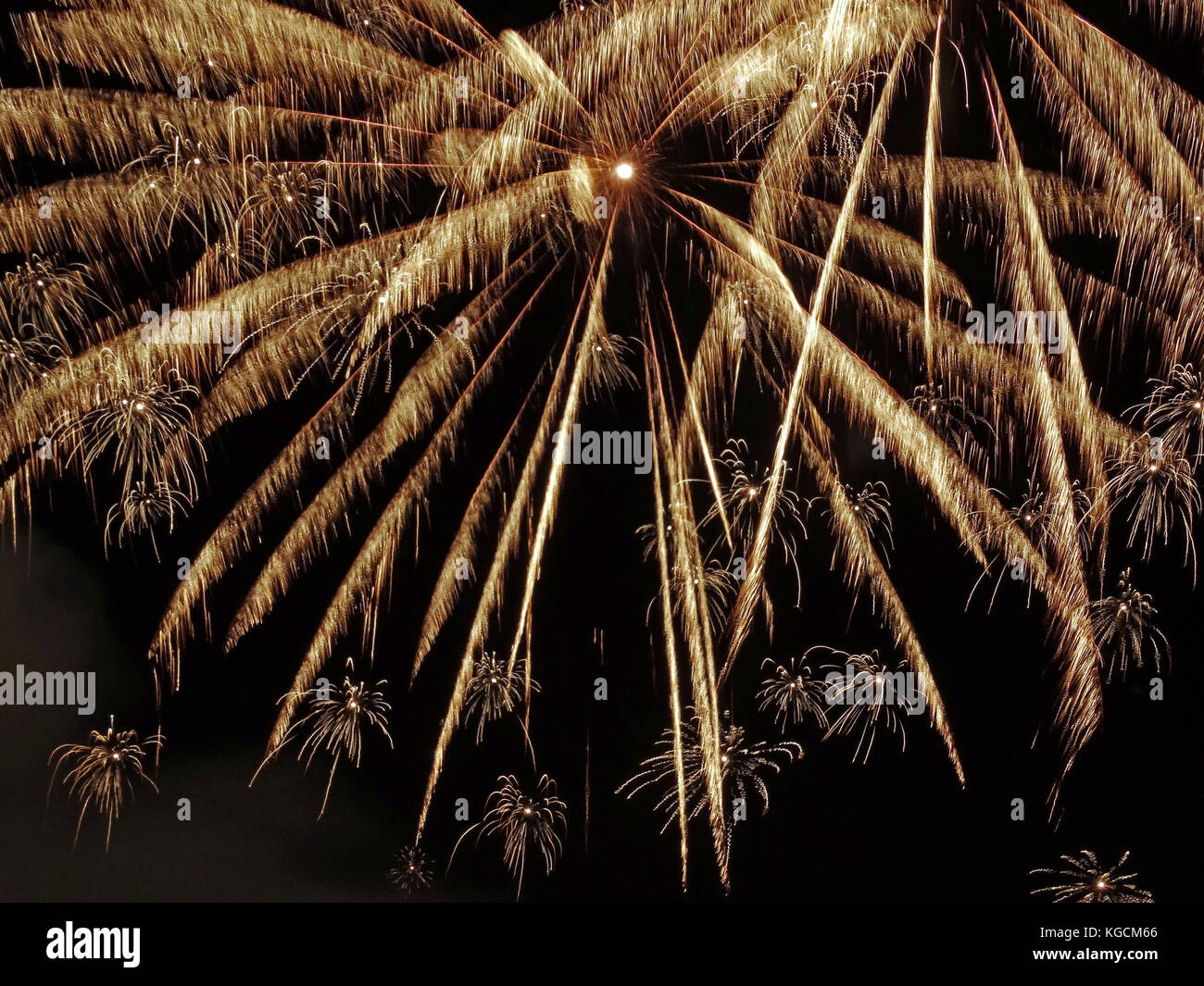 Fireworks display small hi-res stock photography and images - Alamy