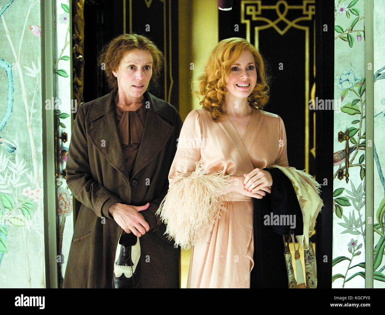 MISS PETTIGREW LIVES FOR A DAY (2008) FRANCES MCDORMAND AMY ADAMS ...