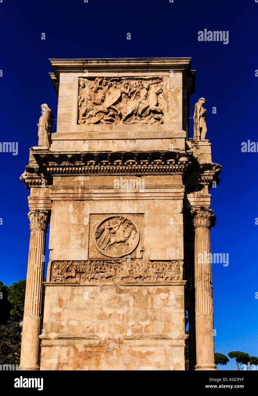 Ancient Roman Arch of Constantine from Side Stock Photo - Alamy