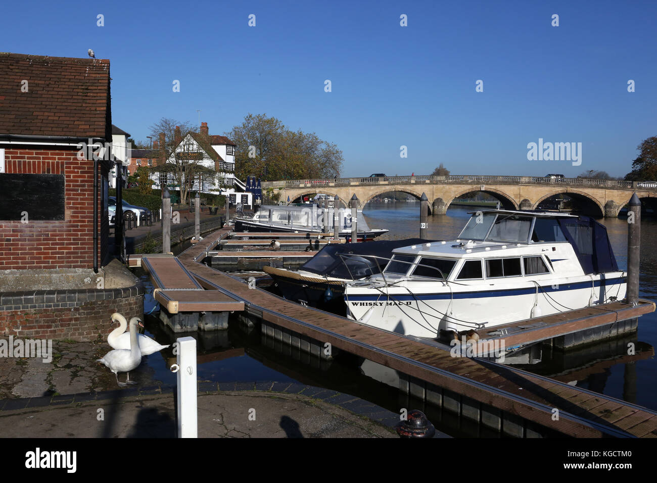 Bridge at Henley on Thames, Oxfordshire, UK Stock Photo - Alamy
