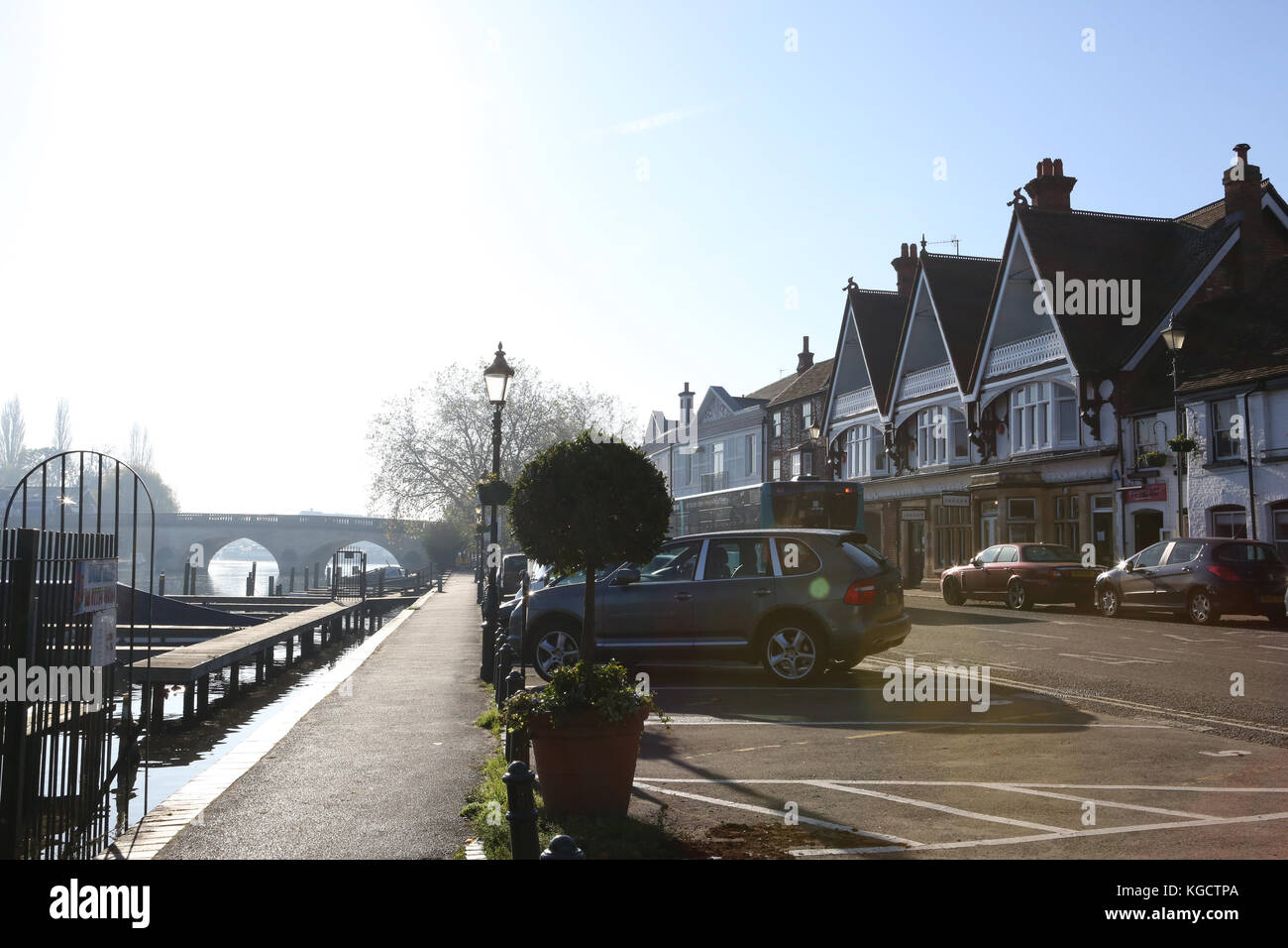 Henley on Thames riverside streetscape Stock Photo - Alamy