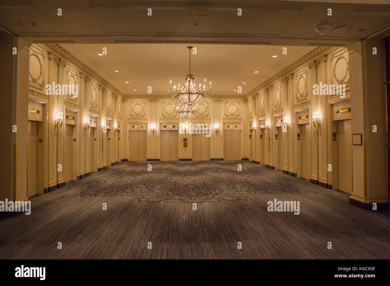 Elevator bank hi-res stock photography and images - Alamy