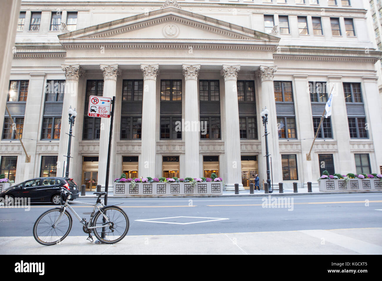 Chicago federal reserve building hi-res stock photography and images ...