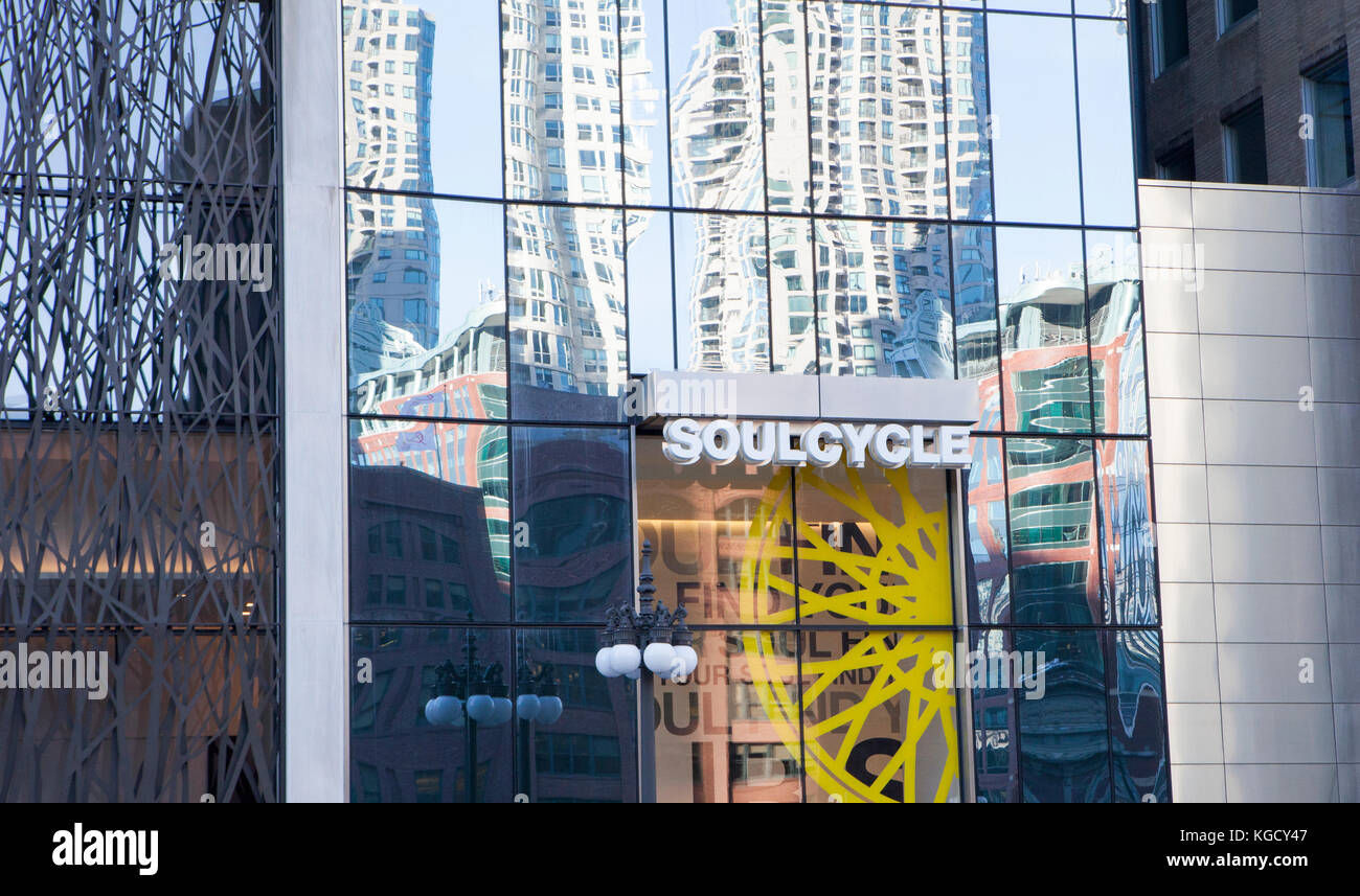 A view of a SoulCycle in downtown Chicago Stock Photo - Alamy