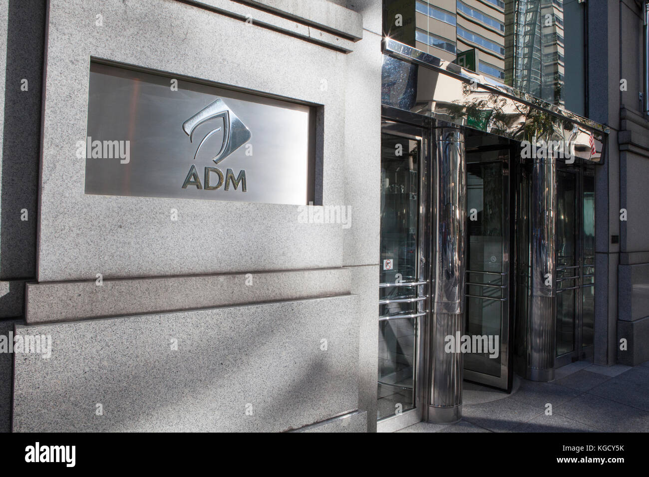 A view of Archer Daniels Midland's headquarters in downtown Chicago ...