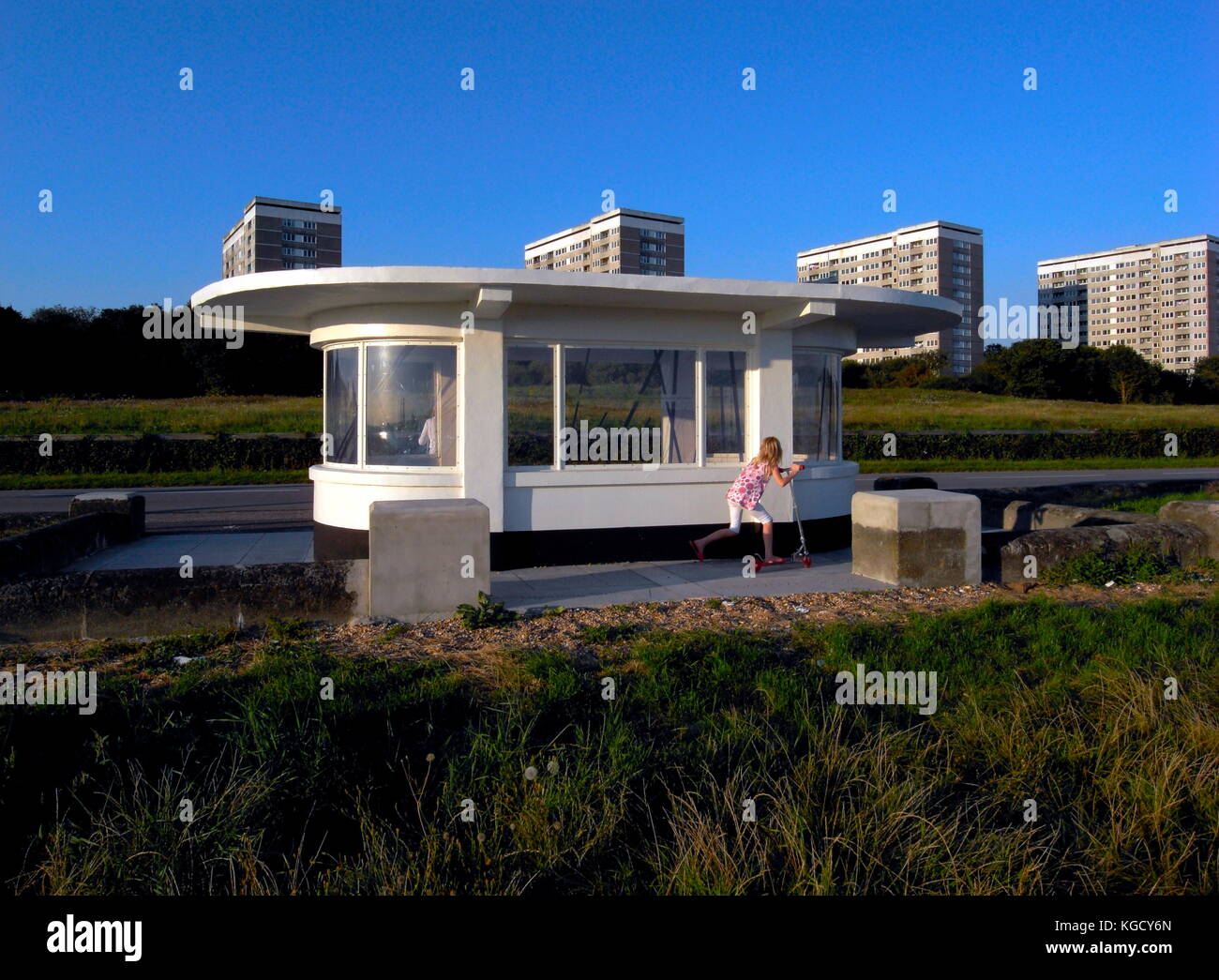 Concrete bus shelter hi-res stock photography and images - Alamy