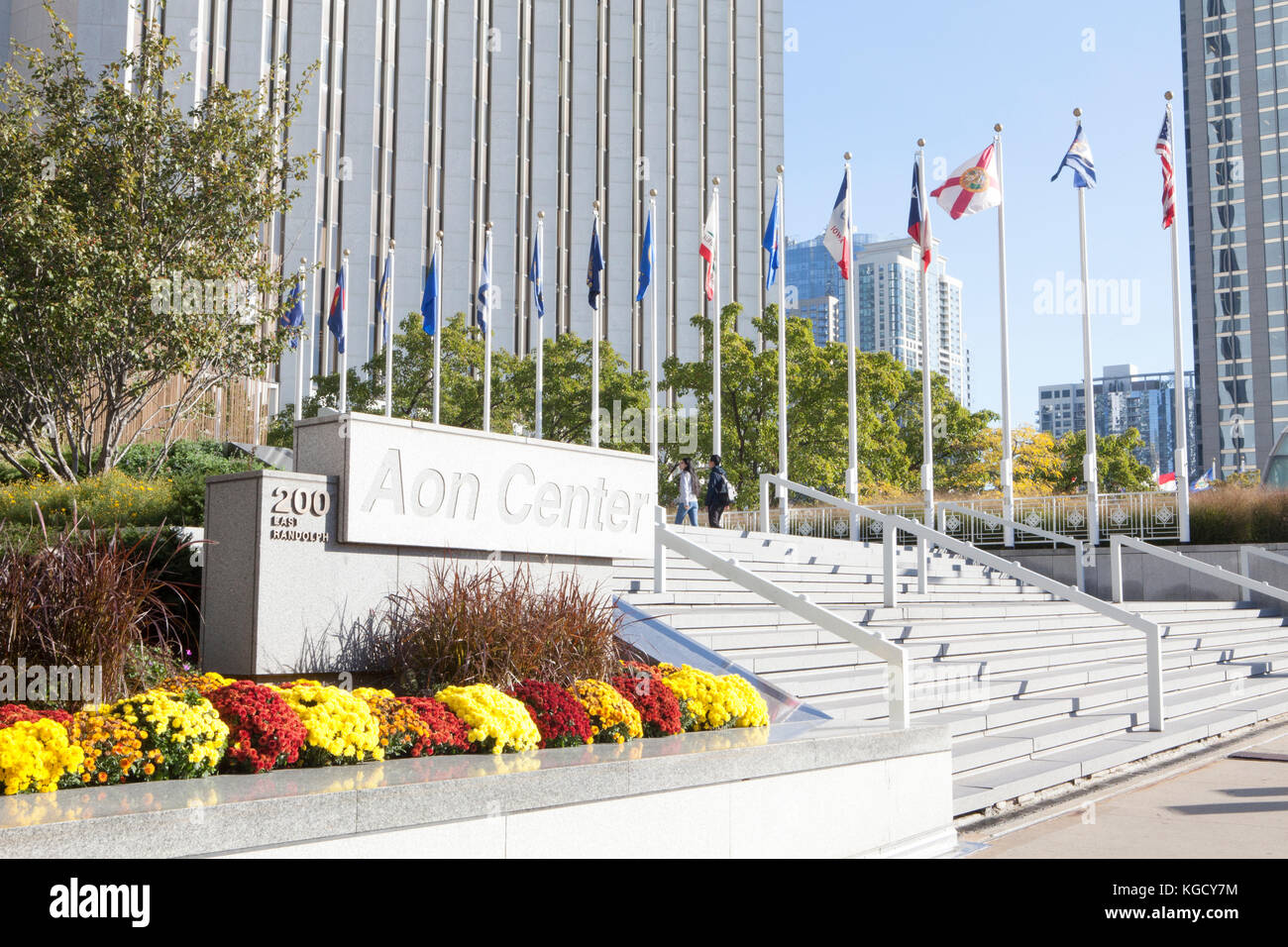 A view of the Aon Center in downtown Chicago Stock Photo - Alamy