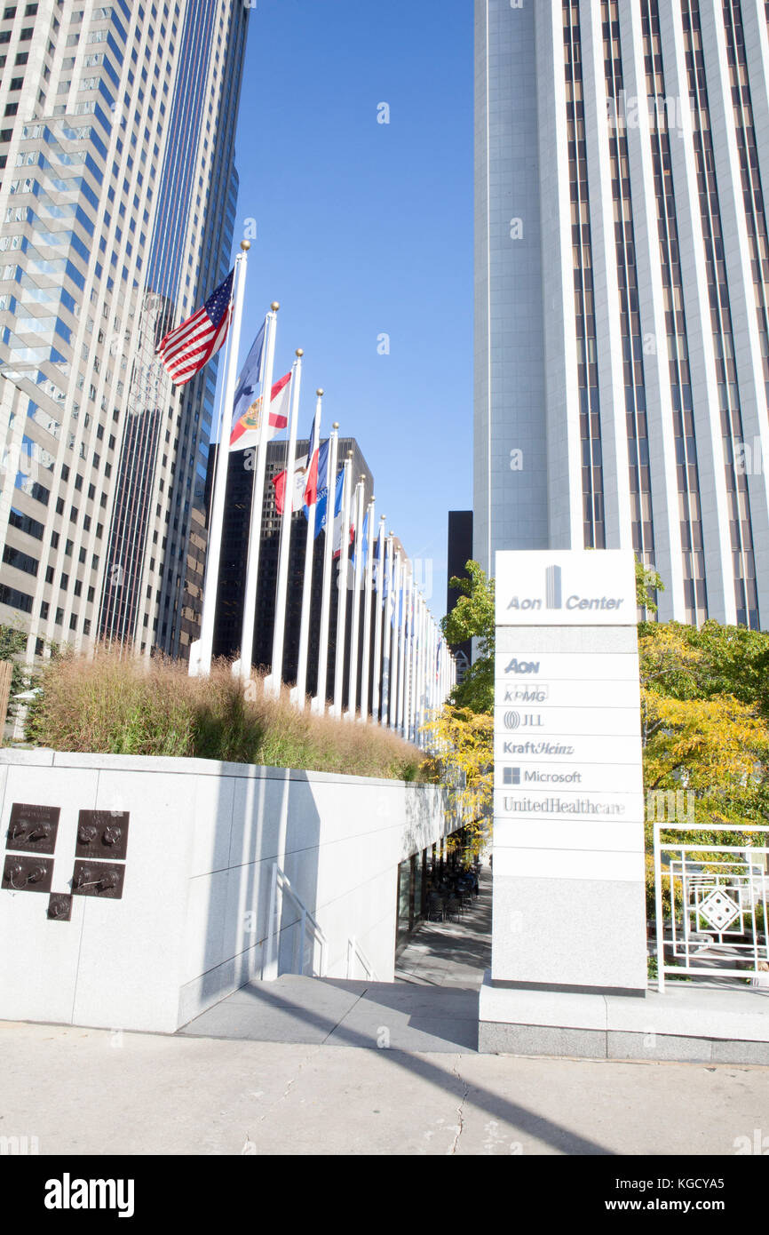 A view of the Aon Center in downtown Chicago Stock Photo - Alamy