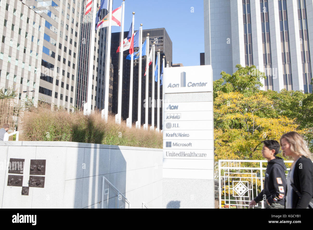 A view of the Aon Center in downtown Chicago Stock Photo - Alamy