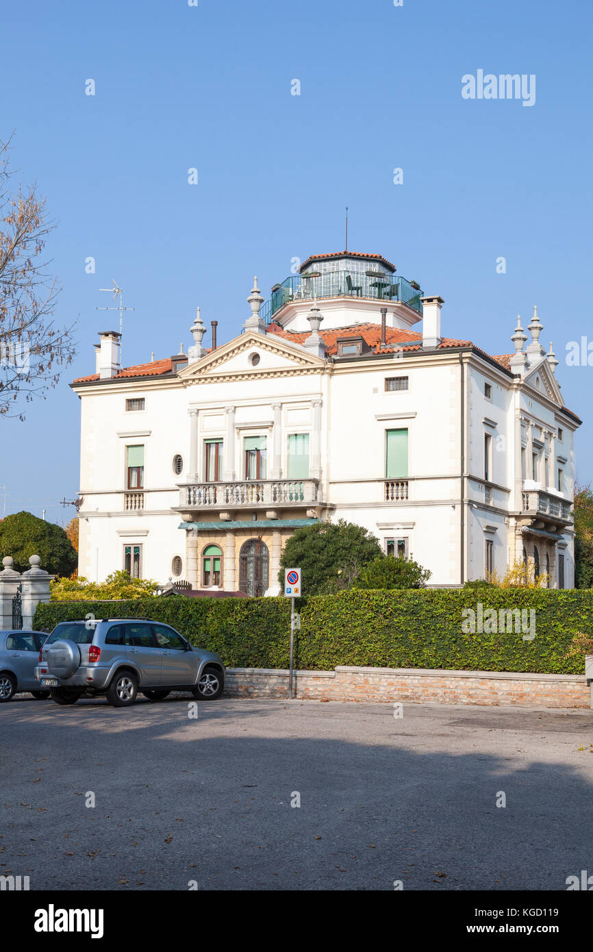 Villa asta hi-res stock photography and images - Alamy
