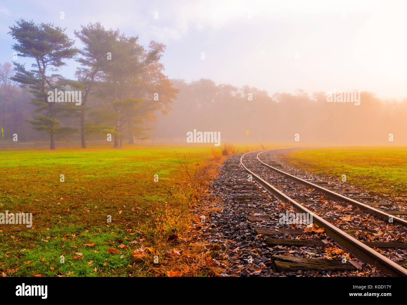 Railroad tracks sunrise hi-res stock photography and images - Alamy