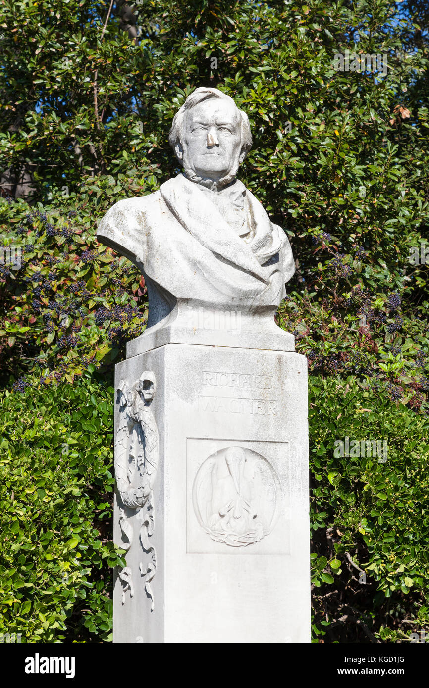 Commemorative statue to the musician and composer Richard Wagner in the ...