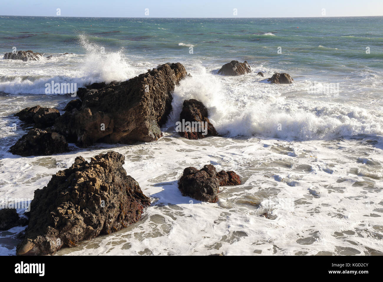 Clashing waves hi-res stock photography and images - Alamy