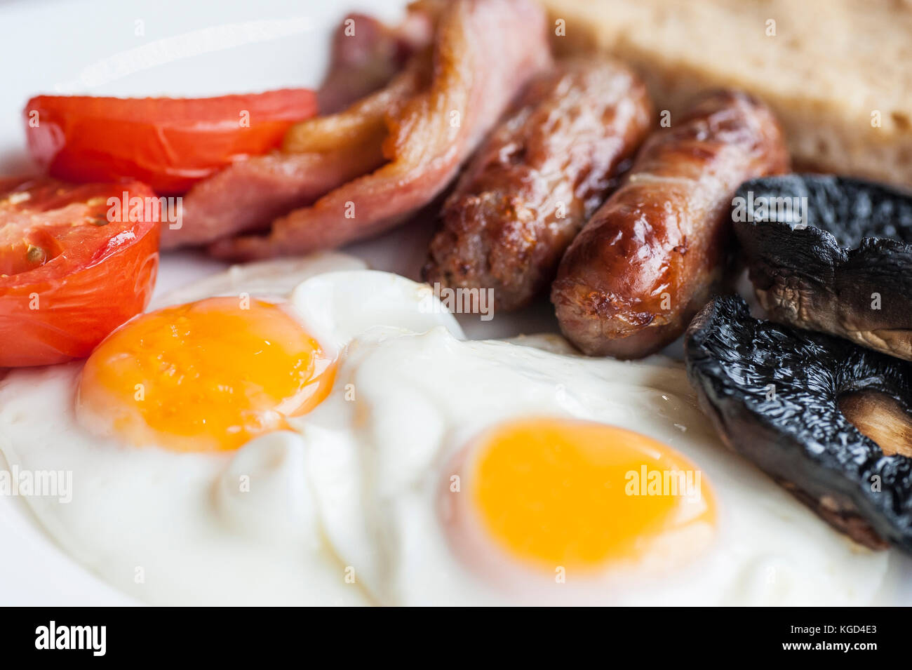 A closeup view of a traditional full English breakfast Stock Photo - Alamy