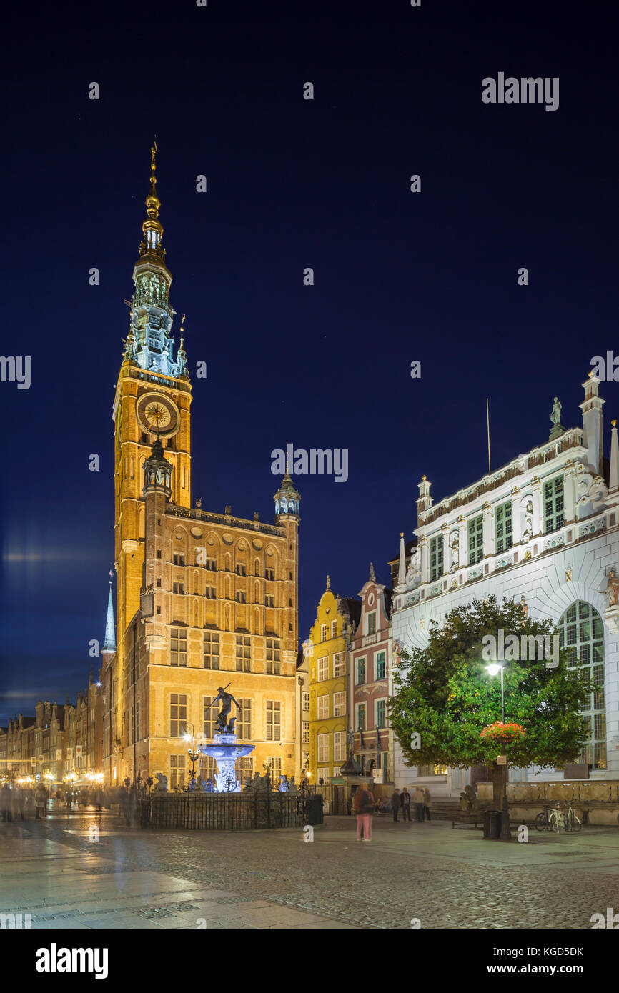 Medieval city hall towers above the old town in Gdansk Stock Photo - Alamy