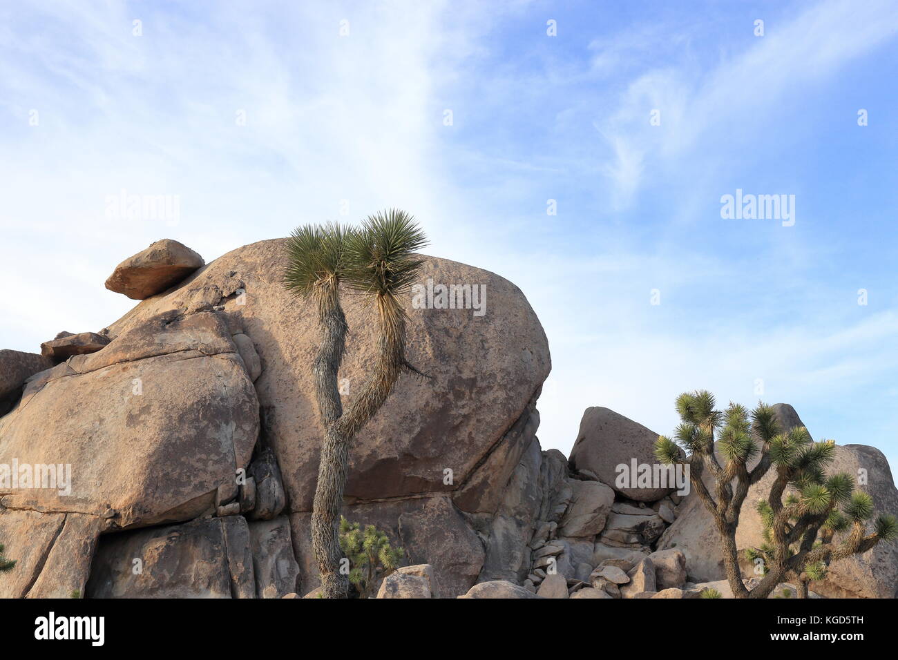 Balancing rock formation hi-res stock photography and images - Alamy