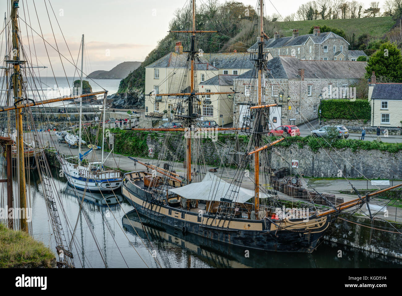 Old harbour buildings hi-res stock photography and images - Alamy