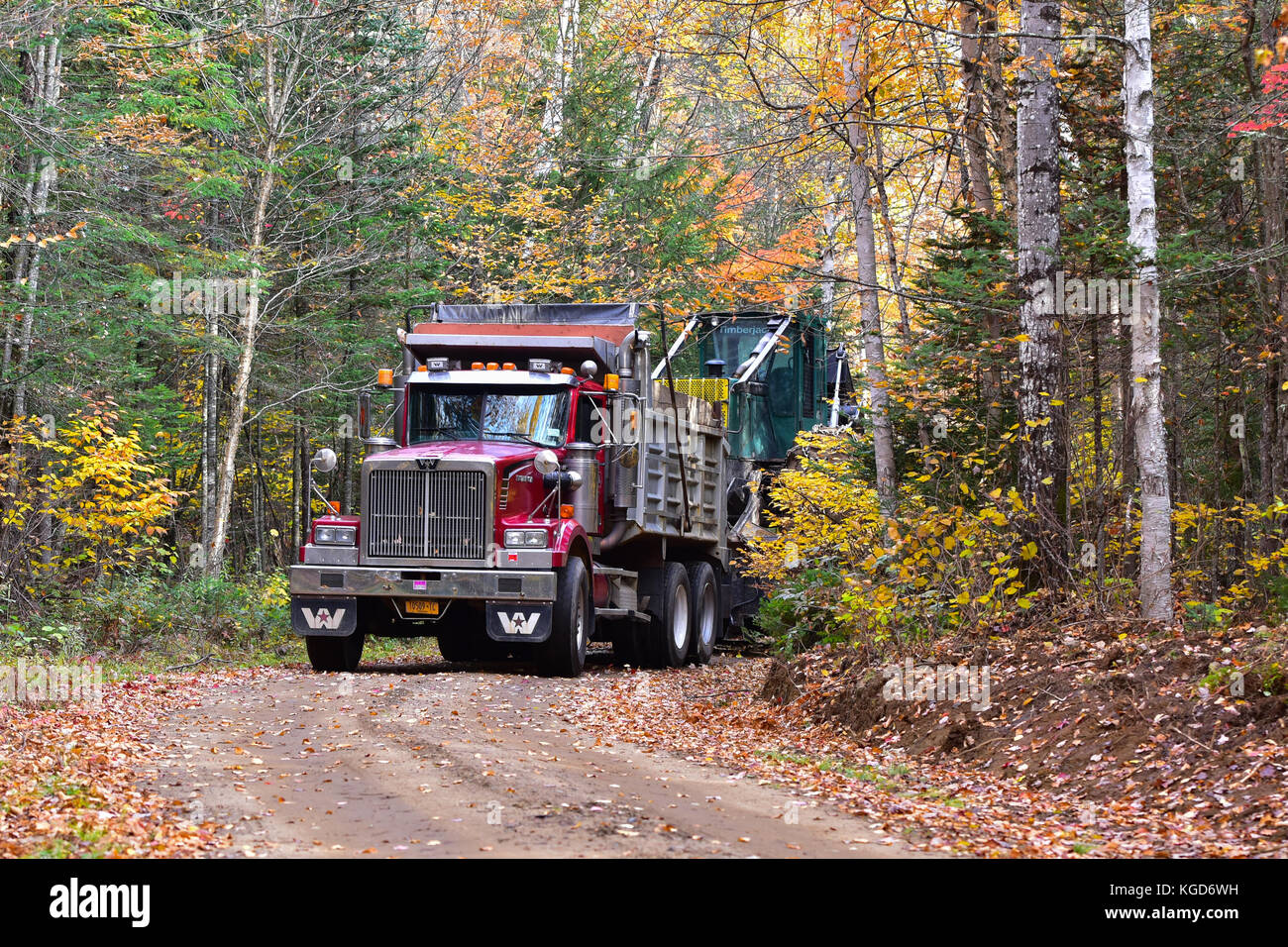 Logging truck on road hi-res stock photography and images - Alamy