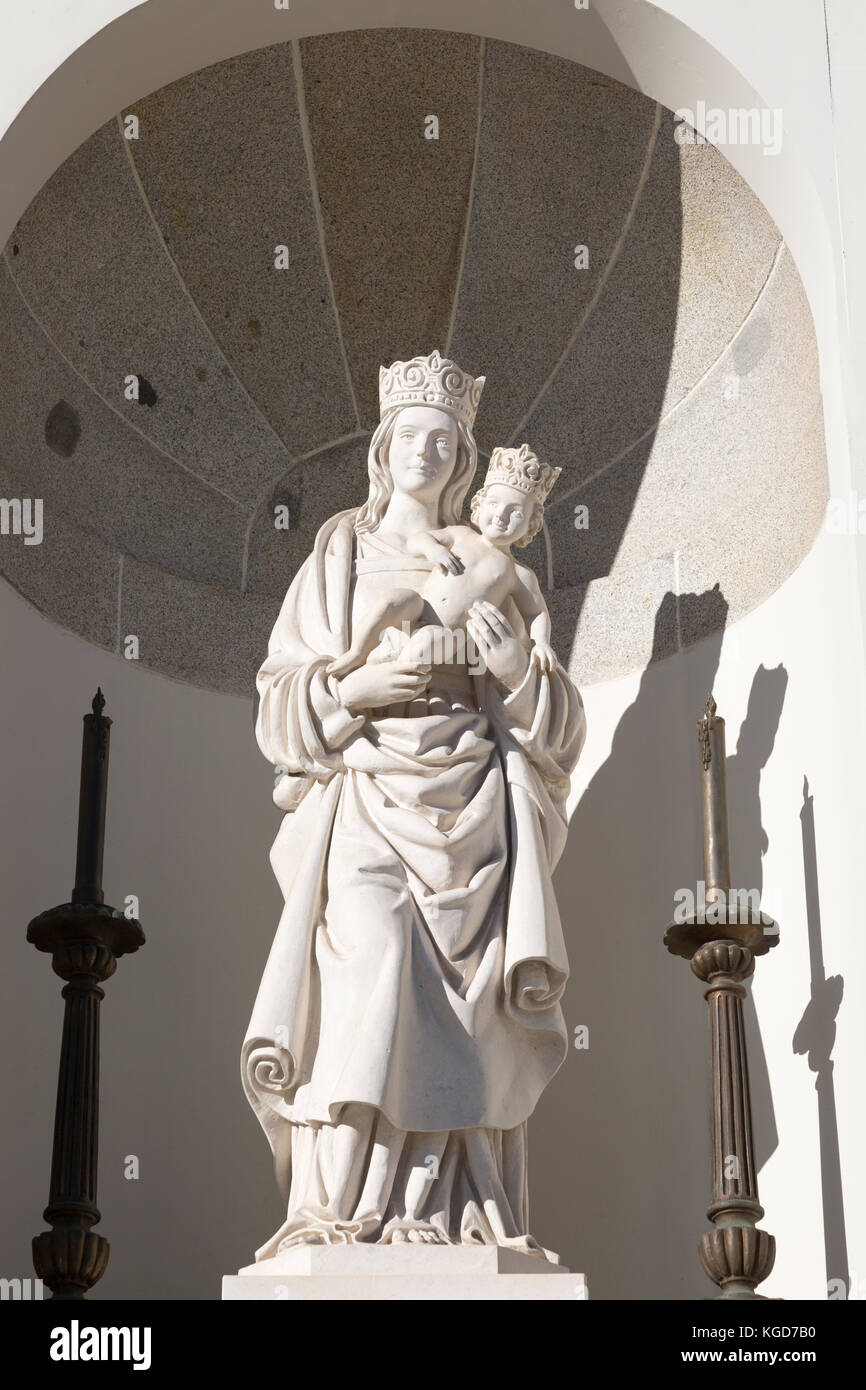 Statue Maria Santisima de la Almudena, catedral de Nuestra Señora de la ...