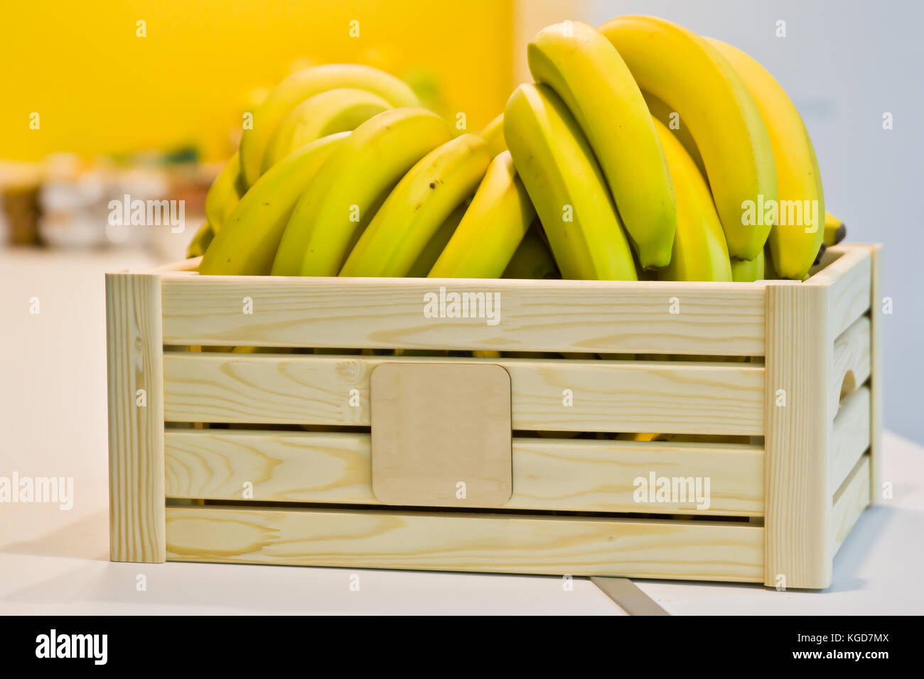 Bananas in a box hi-res stock photography and images - Alamy