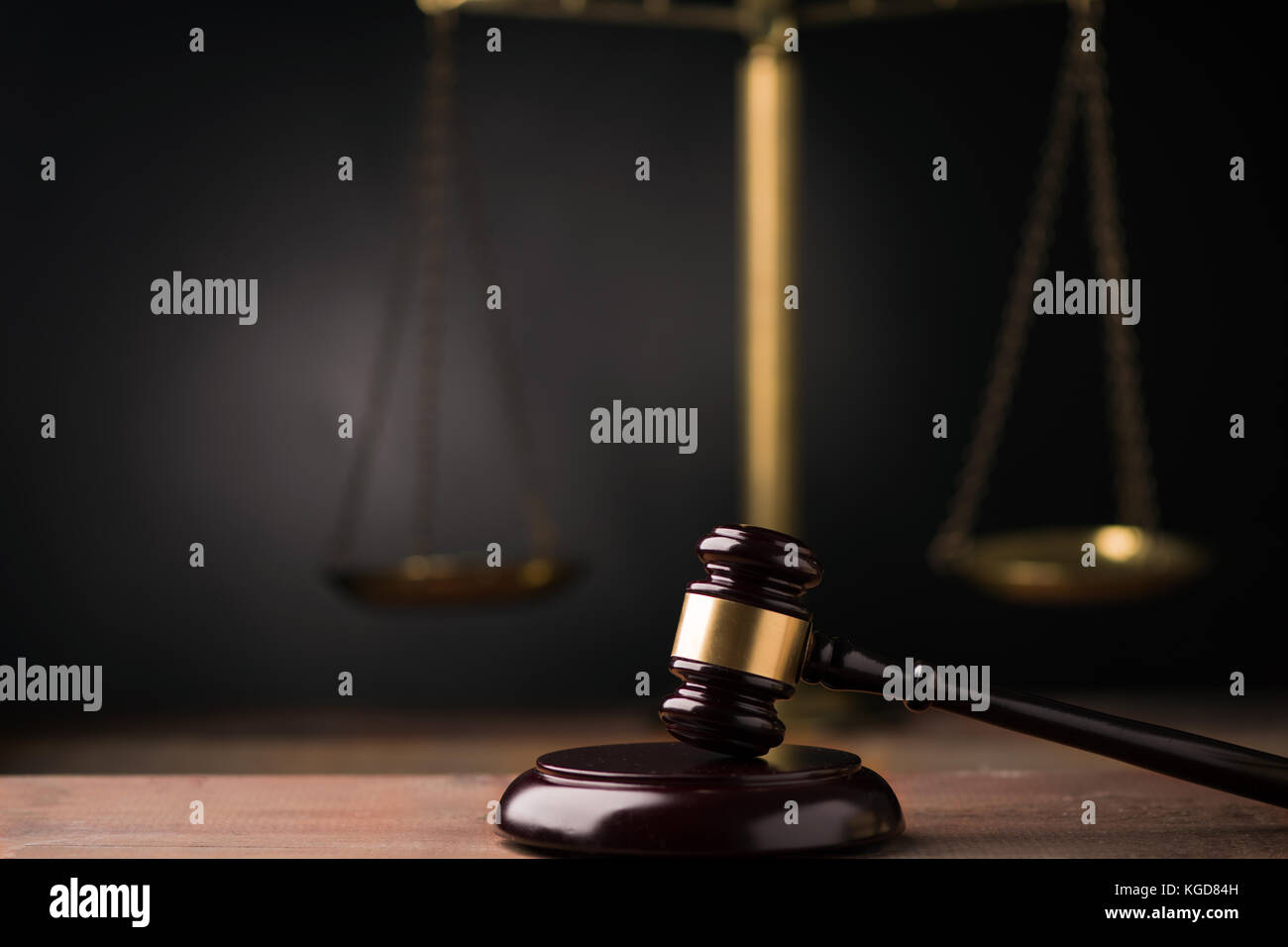 Law scales and wooden gavel Stock Photo - Alamy
