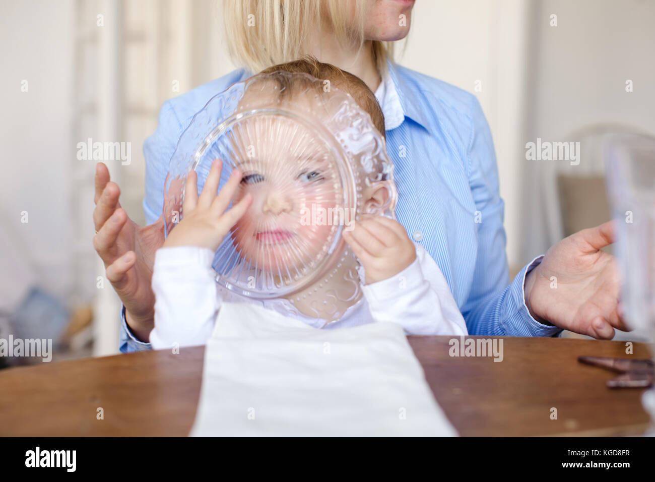 Kid round glass hi-res stock photography and images - Alamy