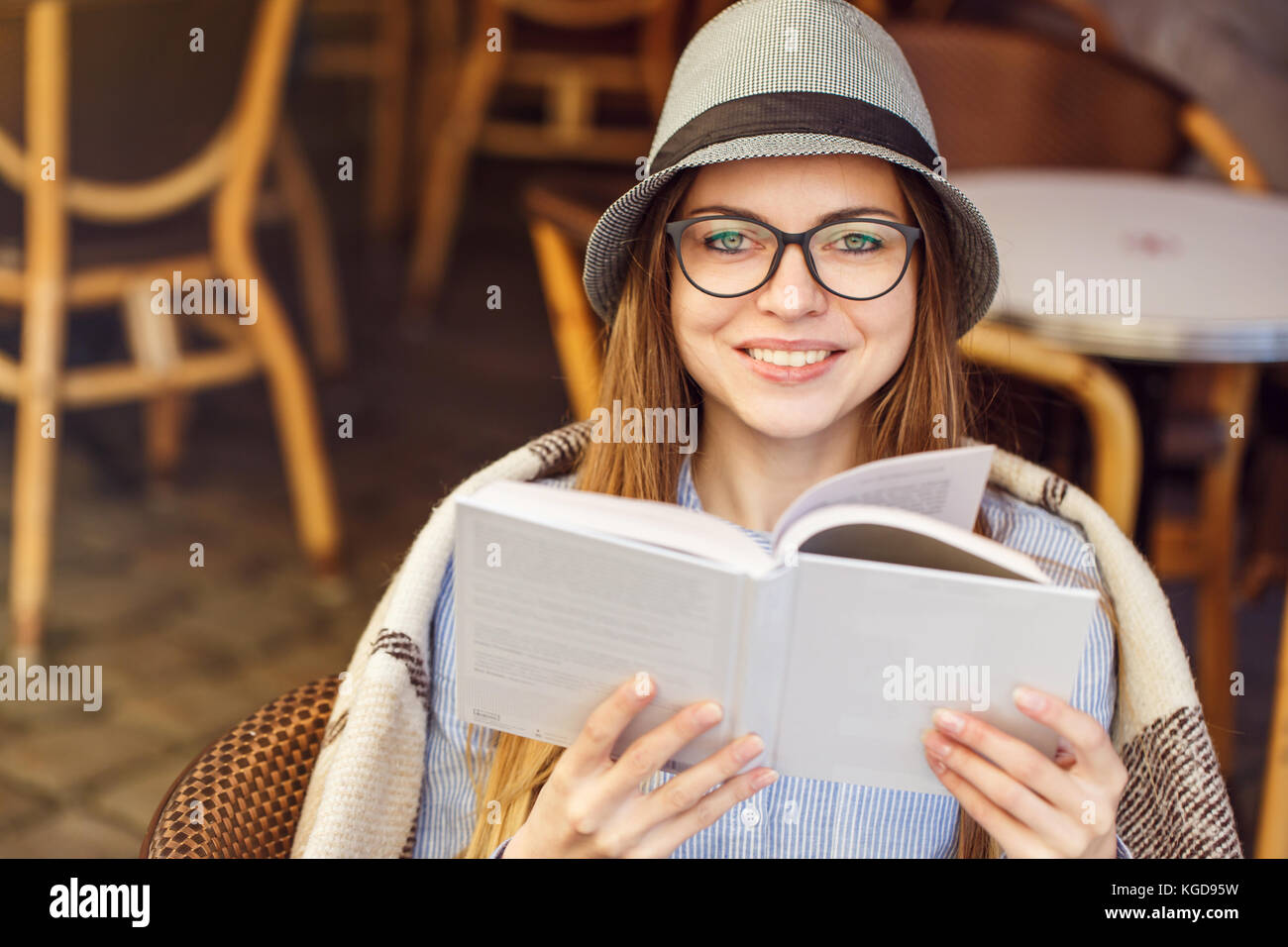 Girl Read Book Stock Photo - Alamy