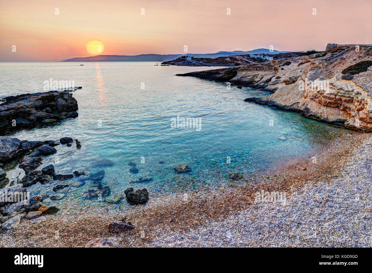 Sunset at Spilia beach of Koufonissi island in Cyclades, Greece Stock ...