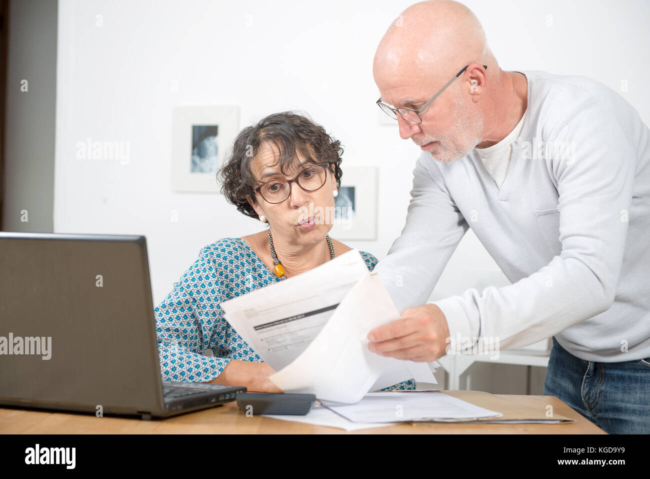 a senior couple paying their bills with laptop at home Stock Photo - Alamy