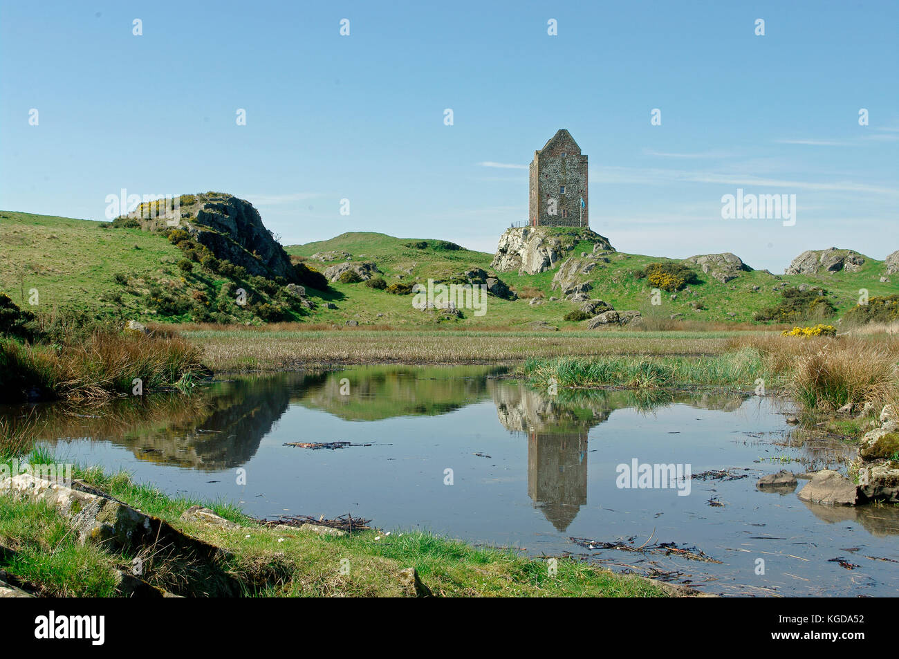 Smailholm tower the borders hi-res stock photography and images - Alamy