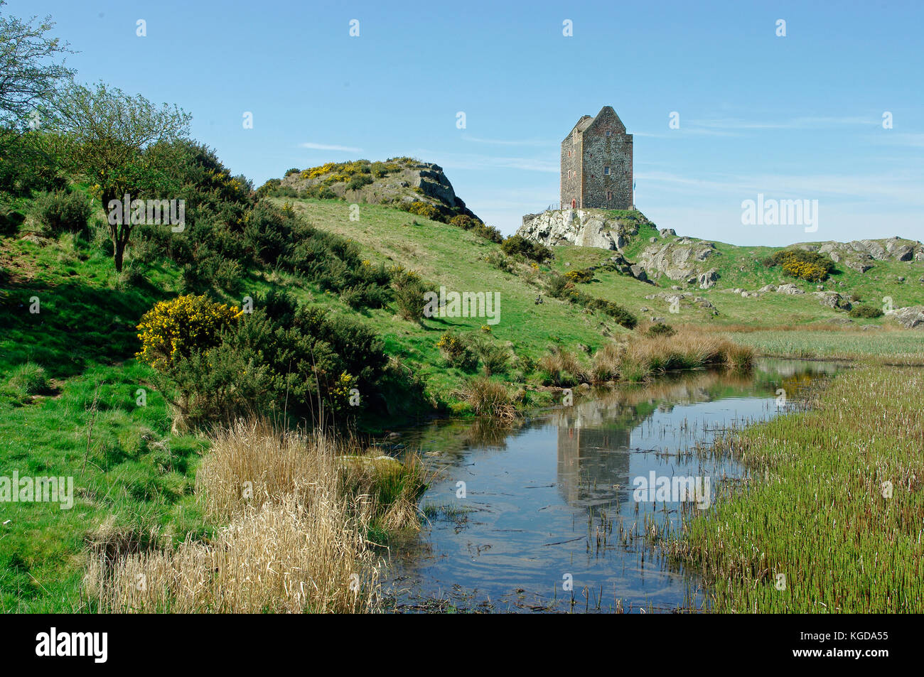 Smailholm tower the borders hi-res stock photography and images - Alamy