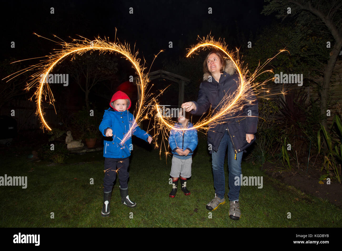 Bonfire night family hi-res stock photography and images - Alamy