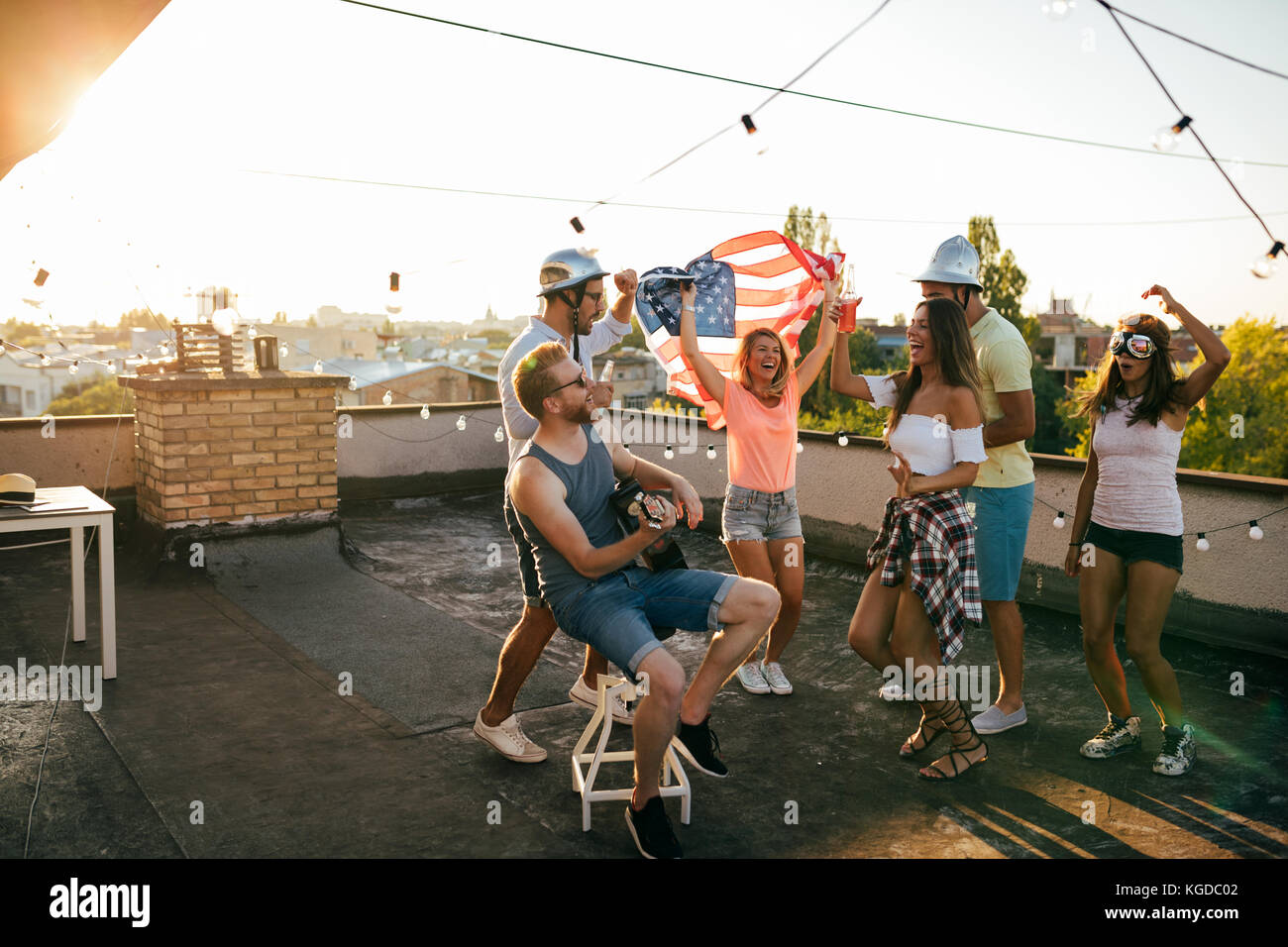 Group of friends dancing outdoors hi-res stock photography and images ...