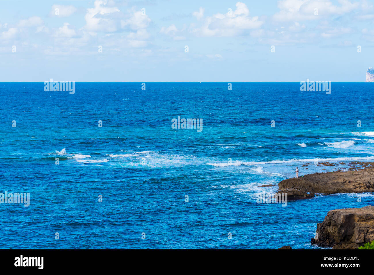 Blue sea brown rocks hi-res stock photography and images - Alamy