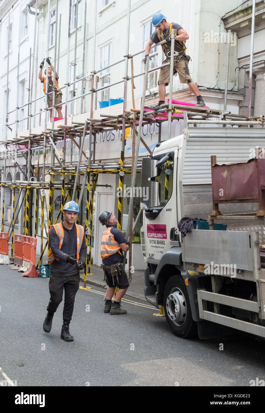Construction worker uk scaffolding hi-res stock photography and images ...