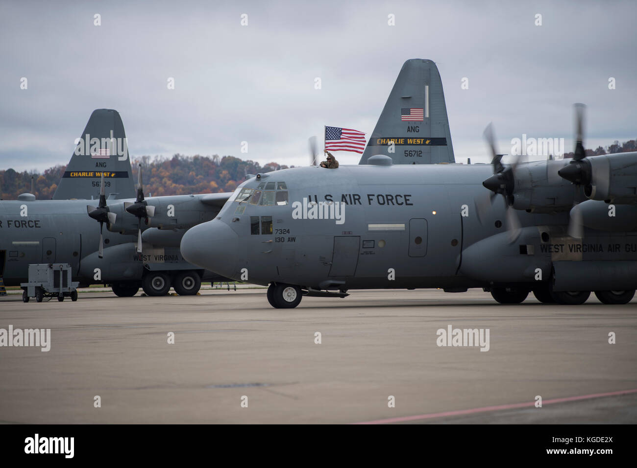 Loadmaster hi-res stock photography and images - Alamy