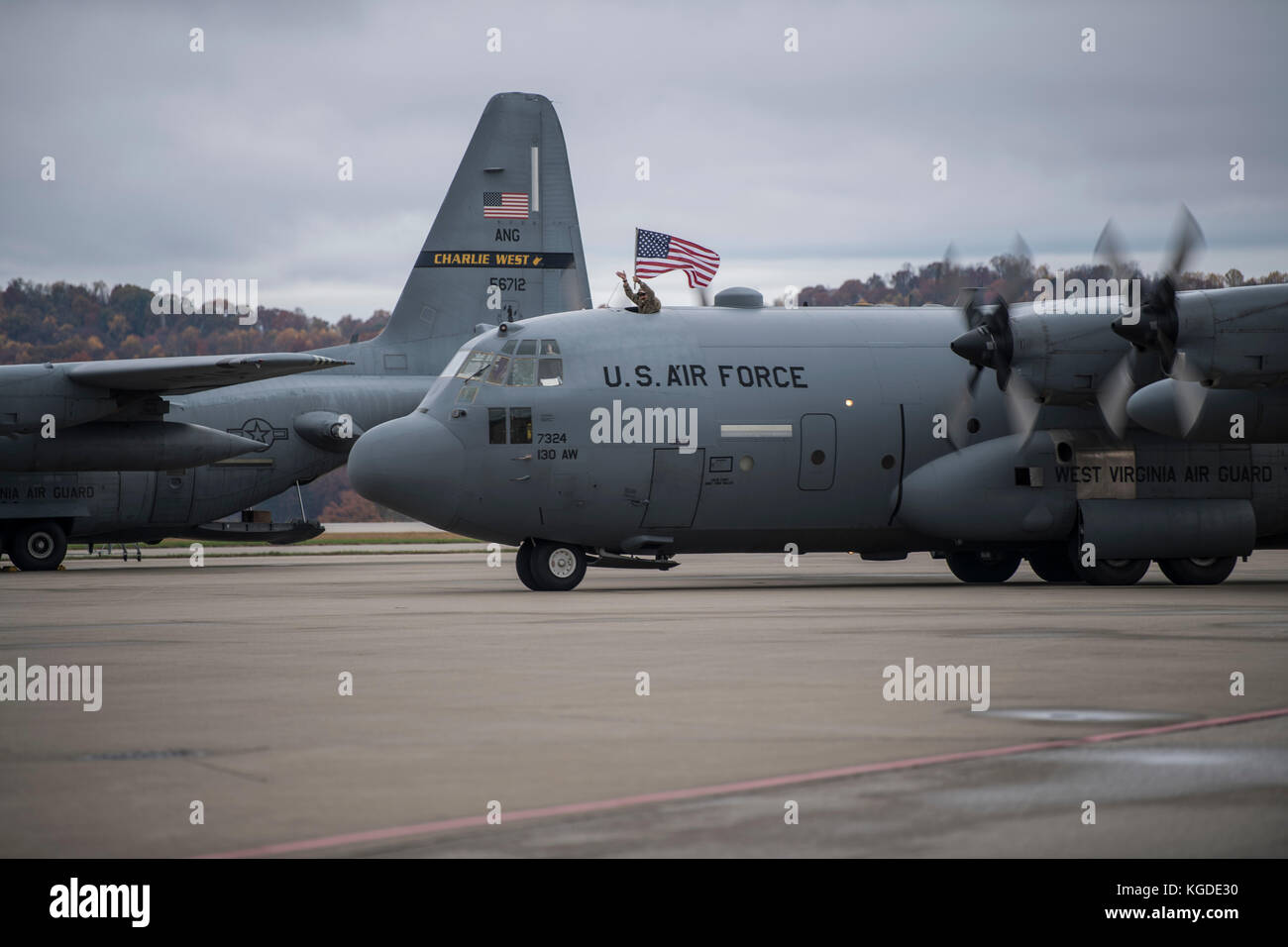 Loadmaster hi-res stock photography and images - Alamy