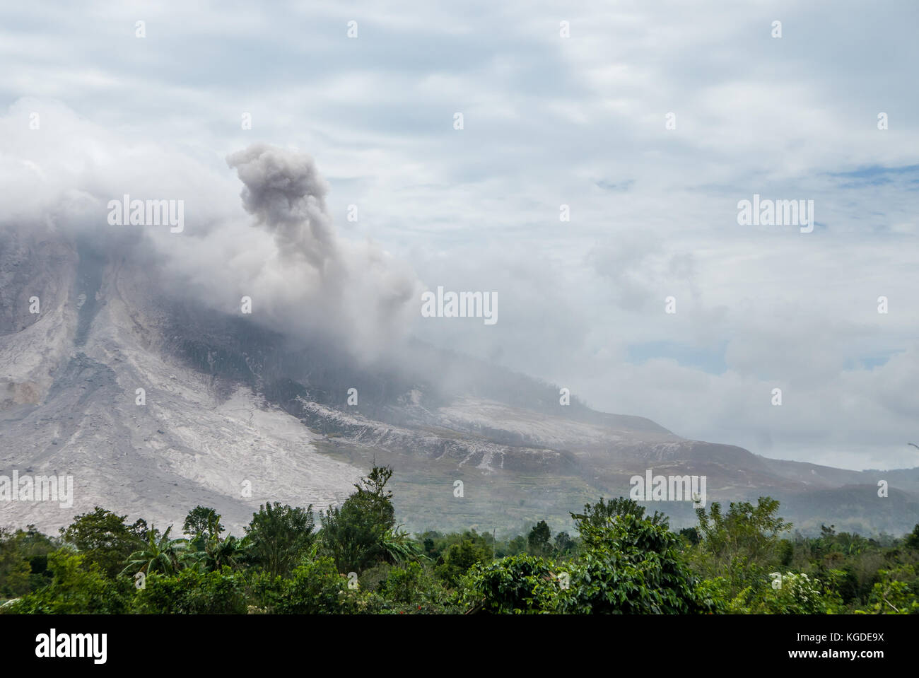 Eruption of volcano. Sinabung, Sumatra, Indonesia. 28-09-2016 Stock ...